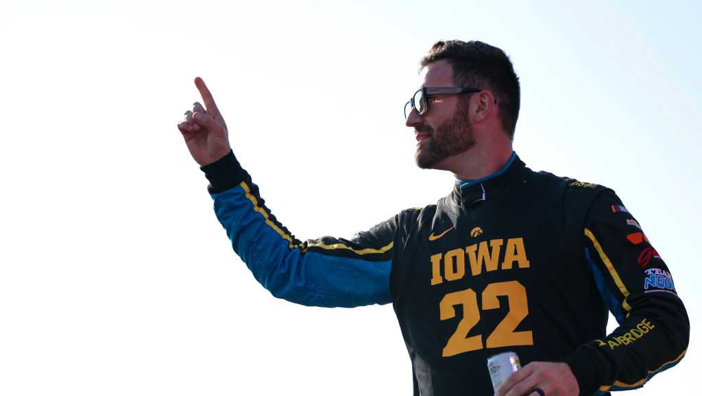 NASCAR driver sports Caitlin Clark jersey at Iowa Speedway Cup Series race