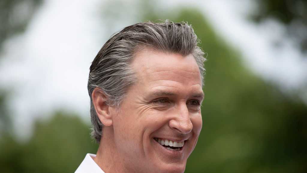Newsom issues executive order for removal of homeless encampments in ...