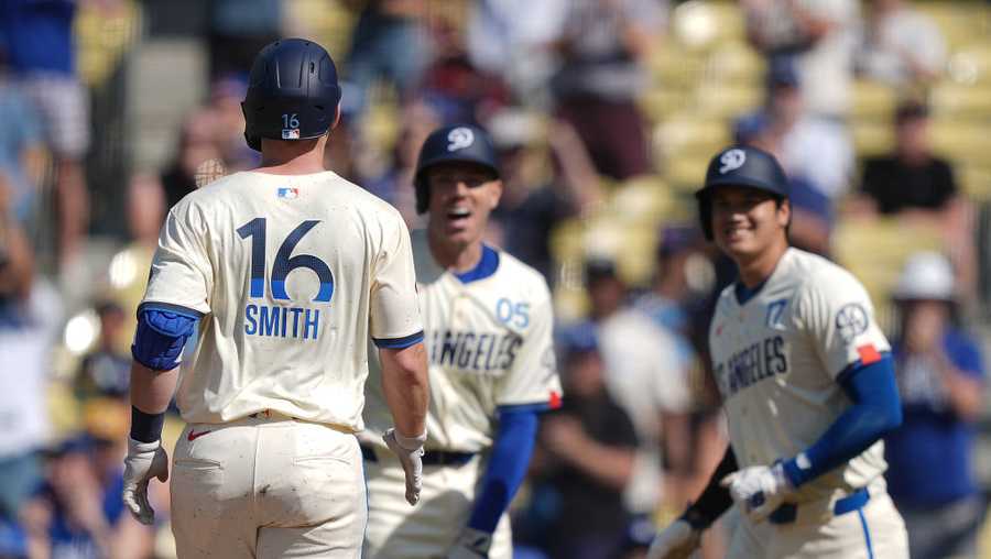 Dodgers beat Brewers, Smith records his fourth home run of the series