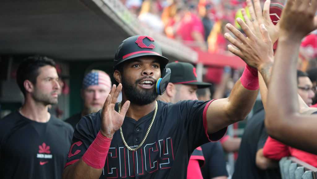 WATCH: Reds' rookie Hinds continues blazing start to MLB career with ...