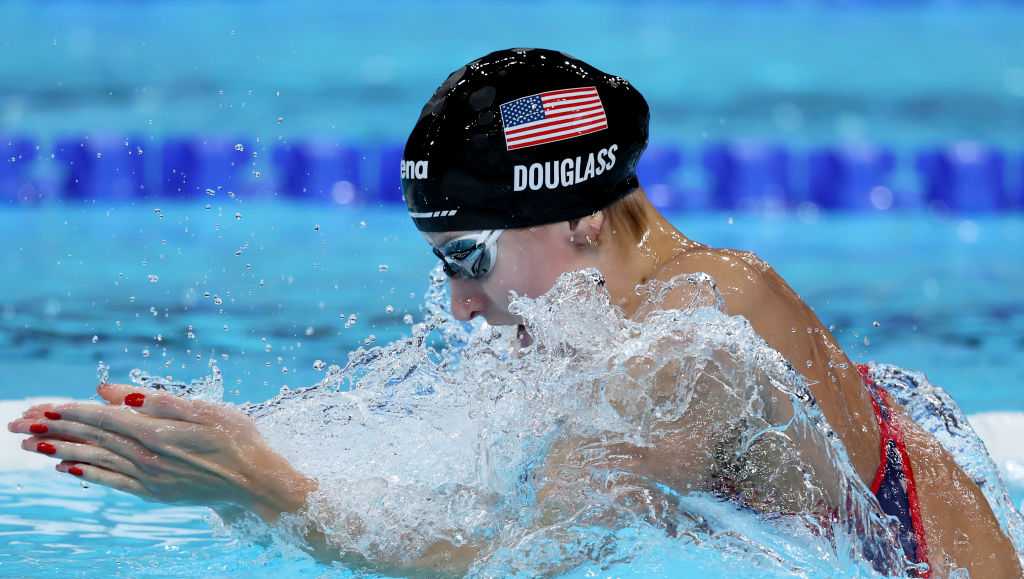 Canada's Summer McIntosh claims 2nd swimming gold, American Kate ...