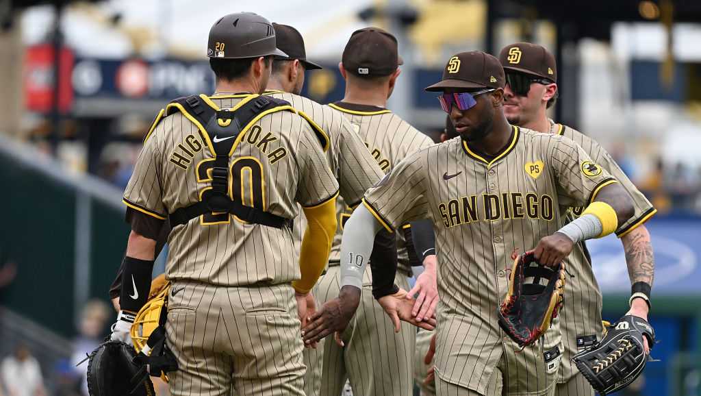 Luis Arráez caps 3-run 9th with RBI double, Padres rally for 7-6 win ...