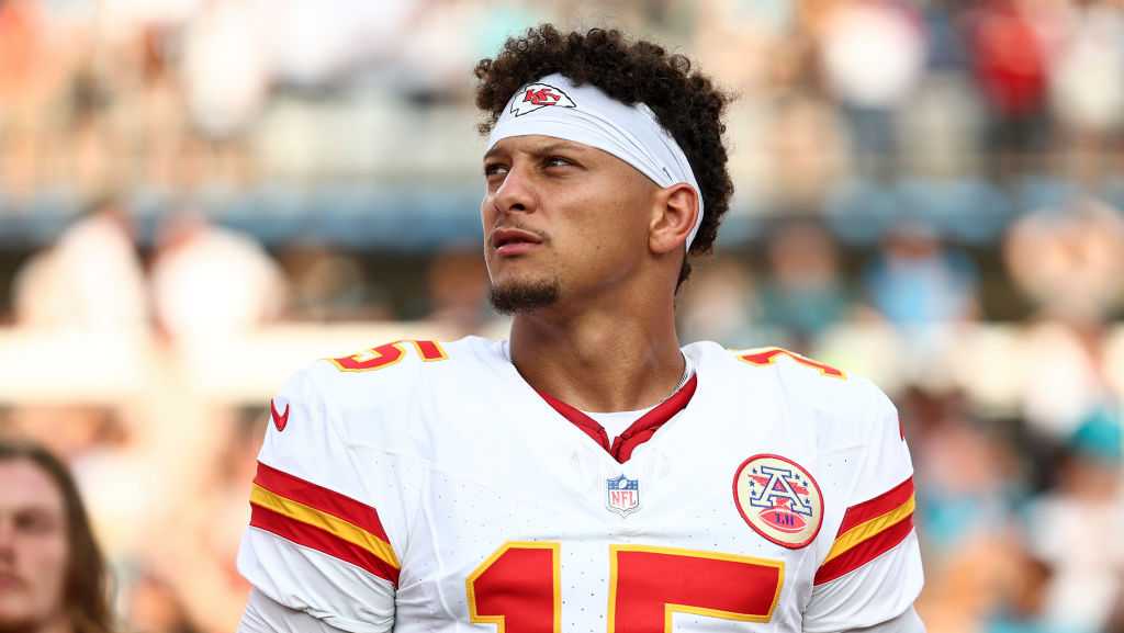 Kansas City's Patrick Mahomes gives Nebraska's Dylan Raiola a shoutout