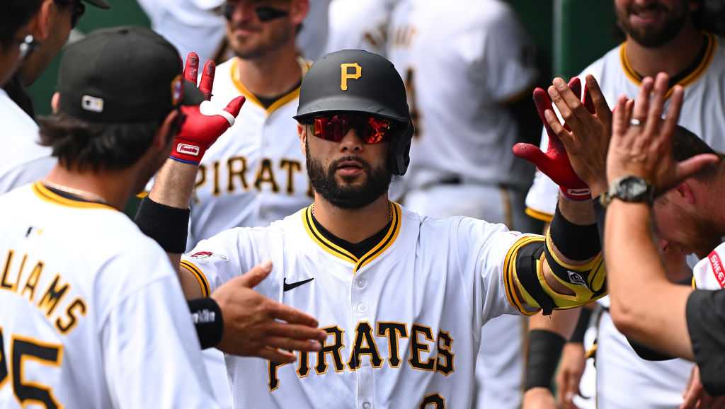 Pirates beat Mariners 7-2