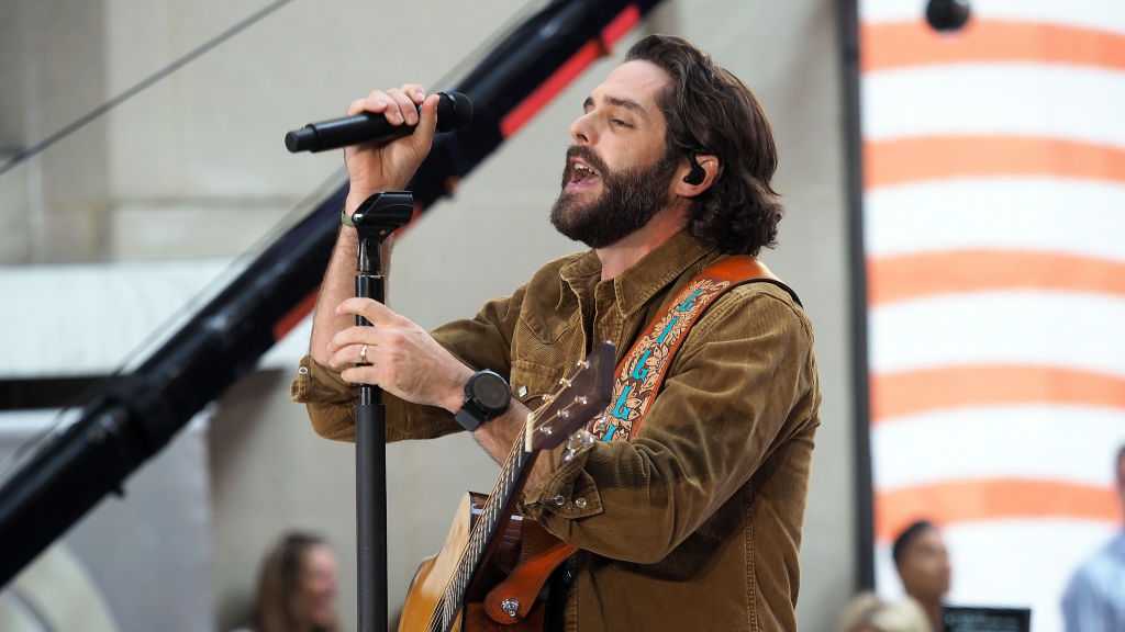 Country music star Thomas Rhett hosting concert after Reds game Thursday
