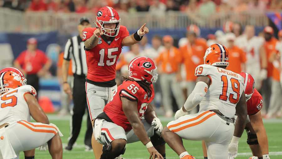 No. 1 Georgia Bulldogs roll over Clemson Tigers in season opener