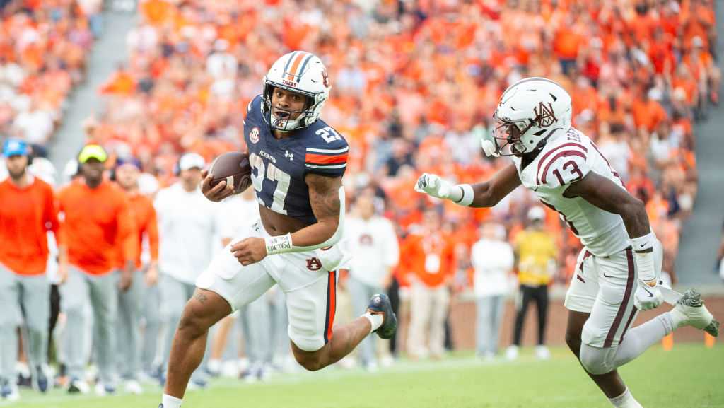 Auburn takes down Alabama A&M 73-3 in opener