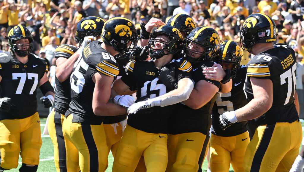 Iowa jumps to No. 21 in Week 2 AP Top 25 poll