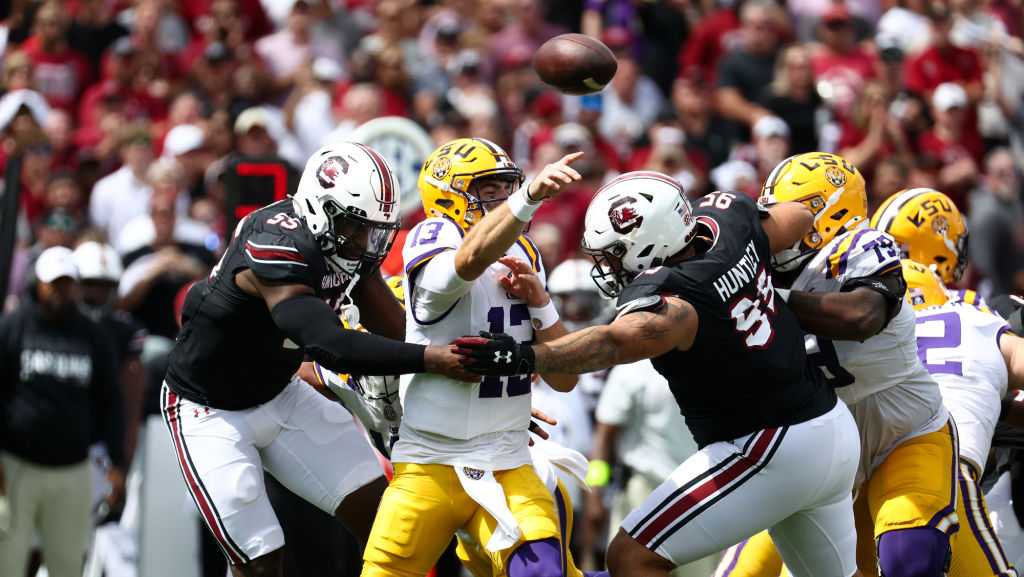 Late touchdown rescues No. 16 LSU in 36-33 win at South Carolina