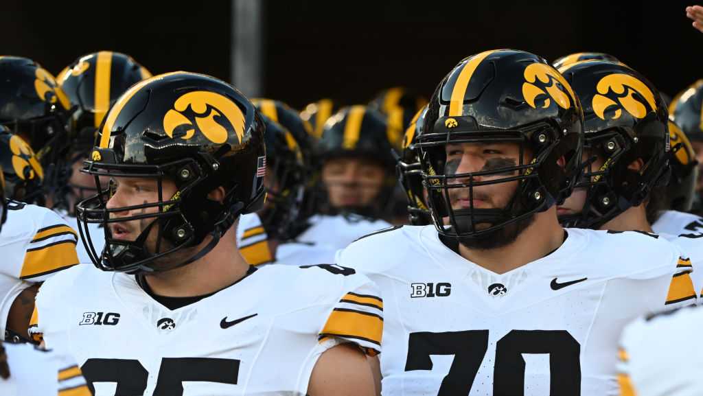 Iowa football: Hawkeyes offensive line duo makes All-America team