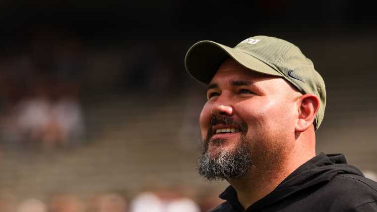 Penn State football's tight ends coach Ty Howle leaving for Virginia ...