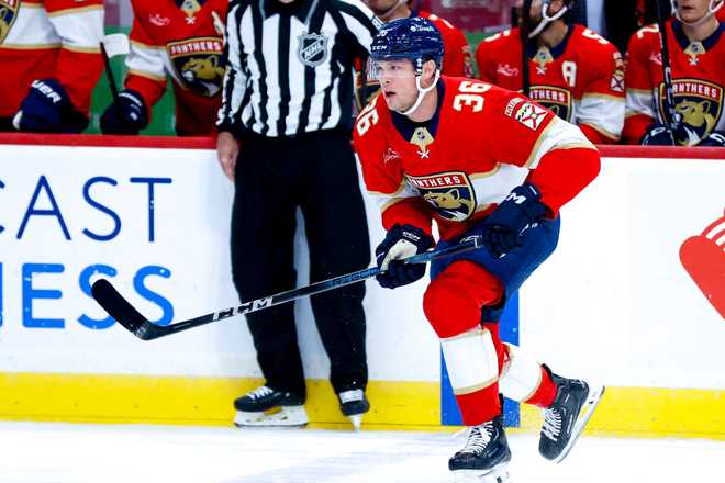 Panthers stay active at NHL trade deadline by getting goalie Vitek ...
