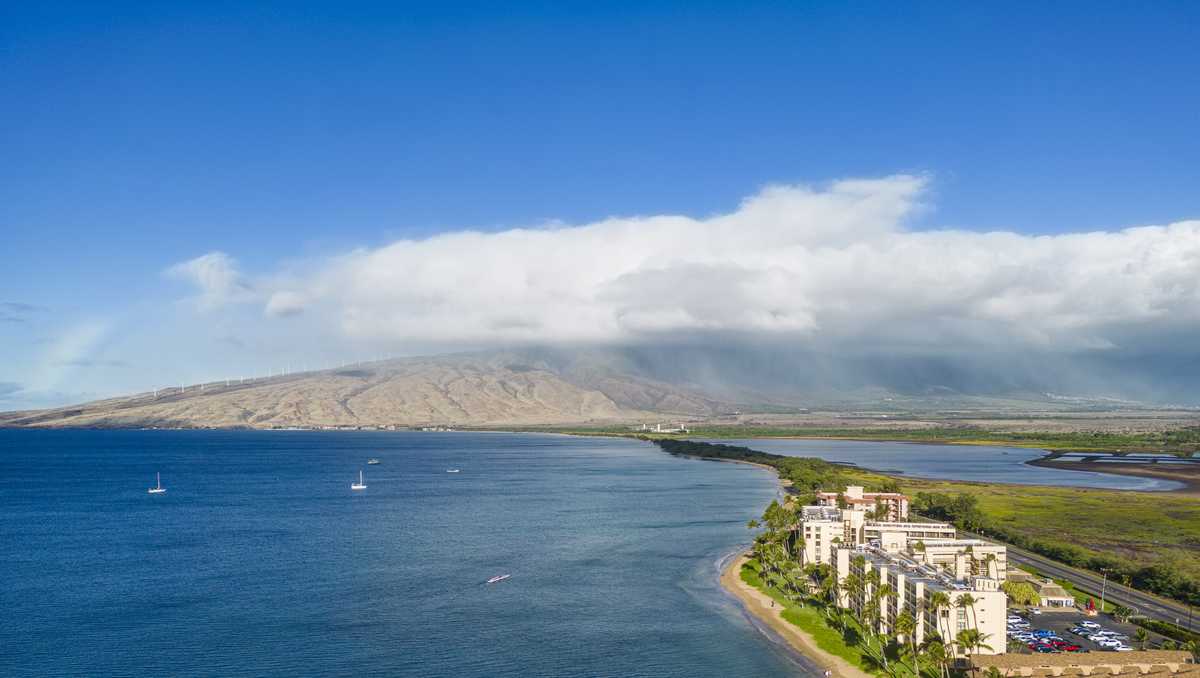 Brush fire in Hawaii's Maui County; 105 homes evacuated
