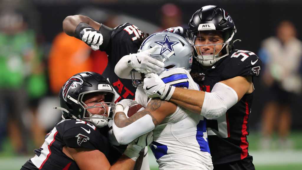 1st-place Falcons hand Cowboys 3rd straight loss, 27-21