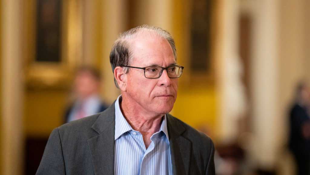 Indiana Gov. Braun signs executive order eliminating DEI in state ...