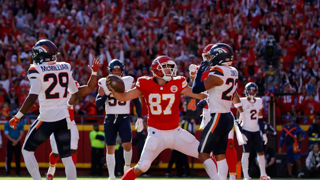 Chiefs-Broncos live updates: AFC West showdown at Arrowhead Stadium