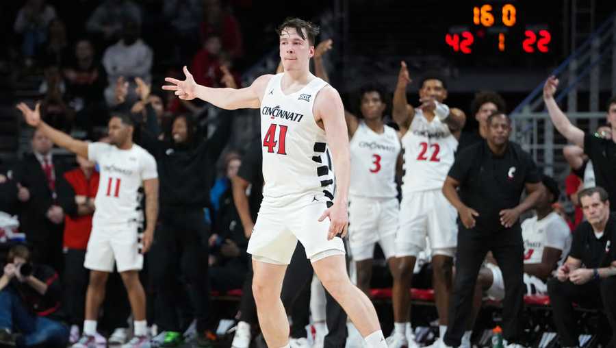 Lukosius, James lead No. 17 Cincinnati to resounding win over Nicholls