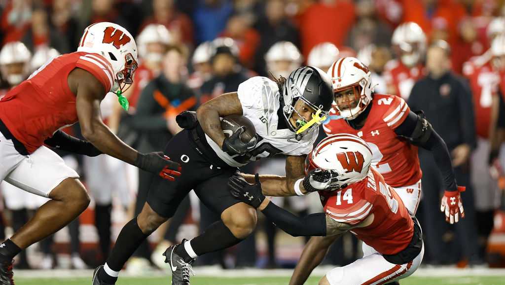 Badgers put up a fight but fall short against No. 1 Oregon