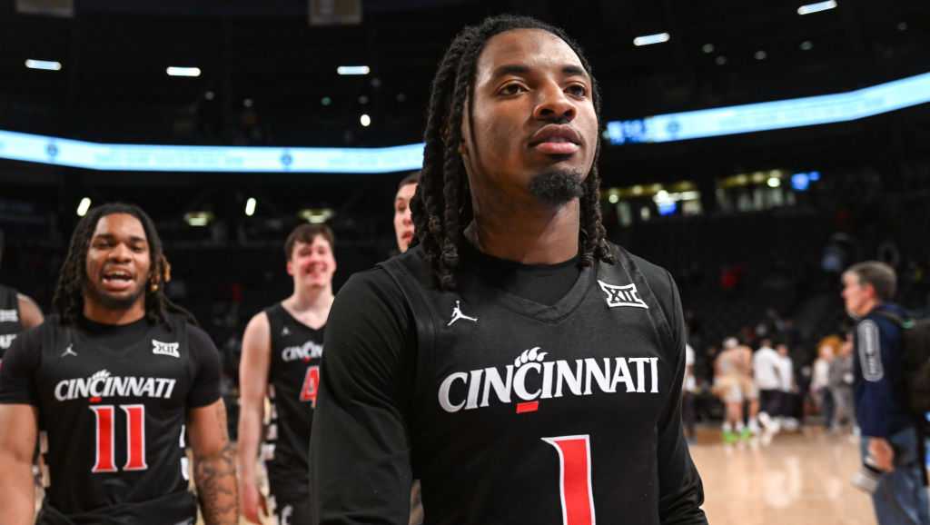 Thomas scores season-high 20, Cincinnati leads entire second half ...