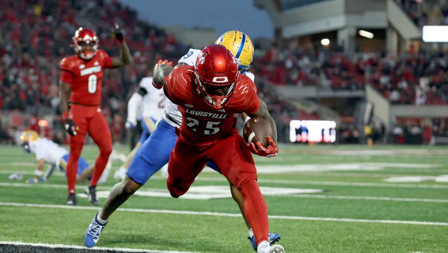 Louisville Cardinals get big 37-9 win at home over Pittsburgh