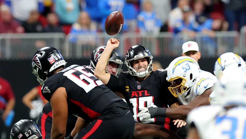 Chargers hand Falcons third straight loss, 17-13