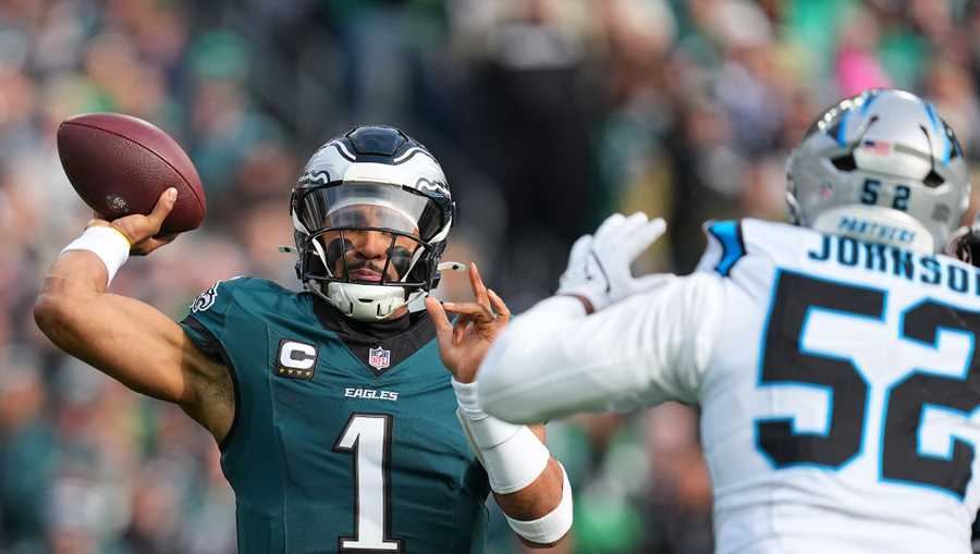 Barkley’s brilliance helps Eagles beat Panthers 22-16