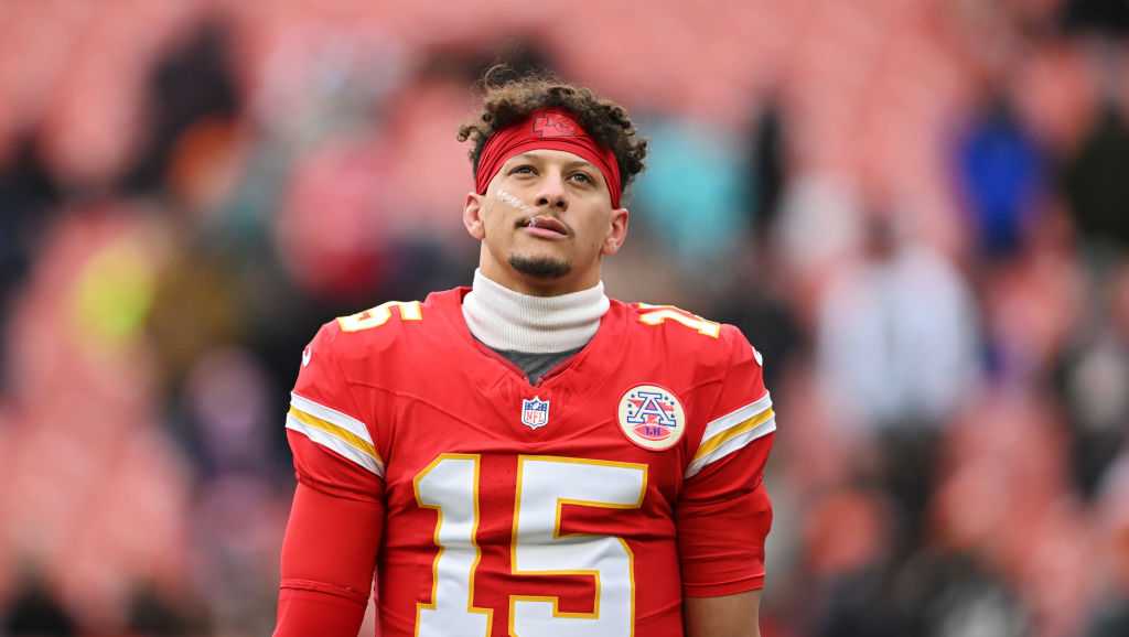 Report: Chiefs' Patrick Mahomes suffers 'mild' high ankle sprain