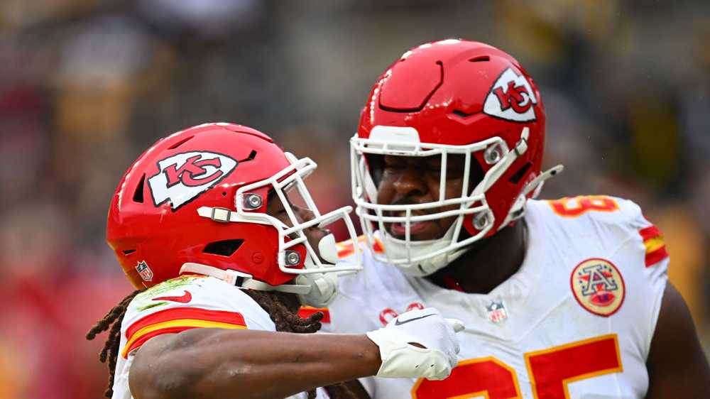Kansas City Chiefs guard Trey Smith signs franchise tag