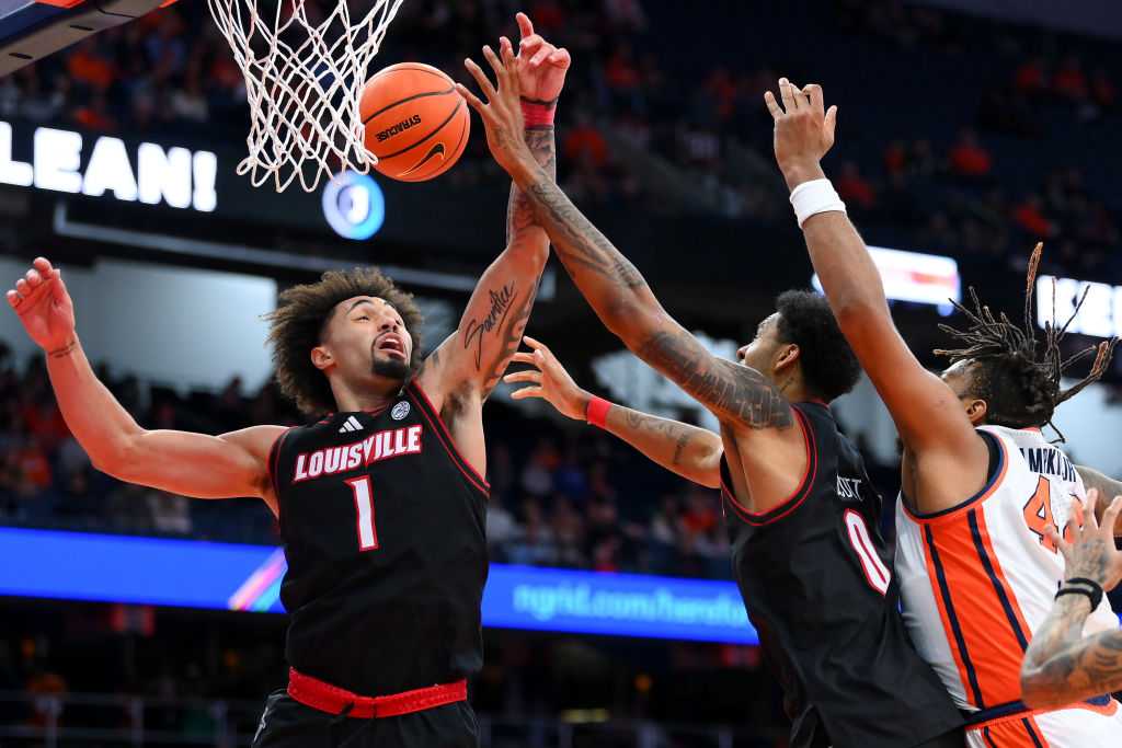 Louisville ends AP Top 25 drought joining rank for first time since 2021