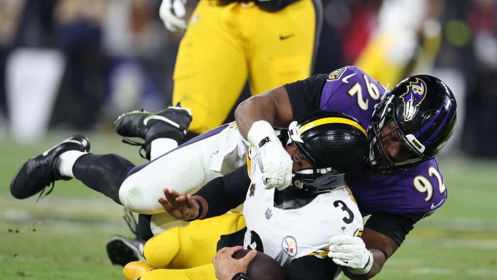 Ravens hold off Steelers to advance in NFL playoffs