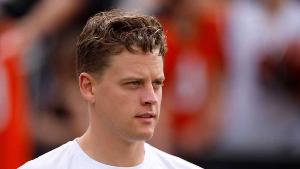 Joe Burrow was seen trying his hand at pitching a baseball in NYC this ...