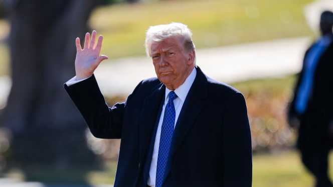 President Donald Trump arrives in Palm Beach County to spend weekend at ...