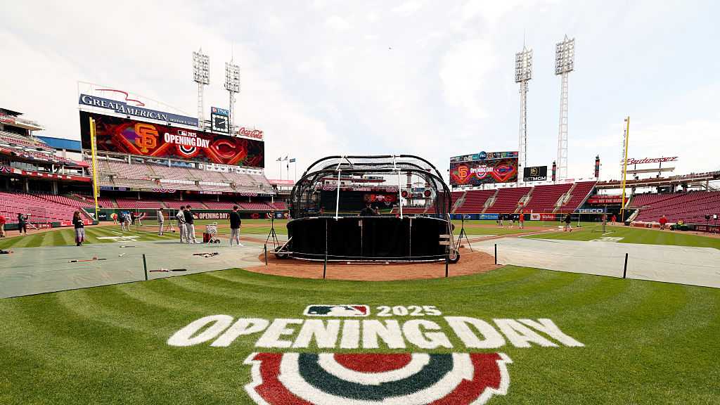 PHOTOS: Cincinnati celebrates Opening Day as Reds take on Giants