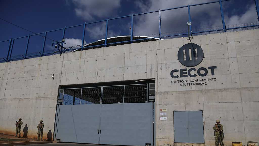 Judge finds probable cause for contempt in deportation case