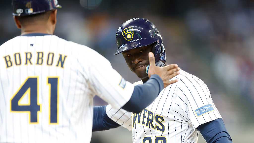 Brewers win series finale against Cubs, avoid sweep