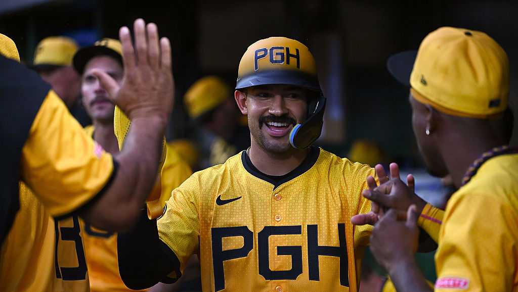 Adam Frazier has 3 hits, scores winning run as Pirates top Phillies 5-4