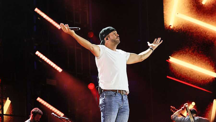 Country superstar Luke Bryan books concert in Des Moines