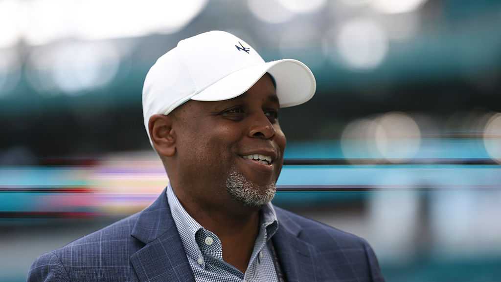 Miami Dolphins and General Manager Chris Grier agree to part ways