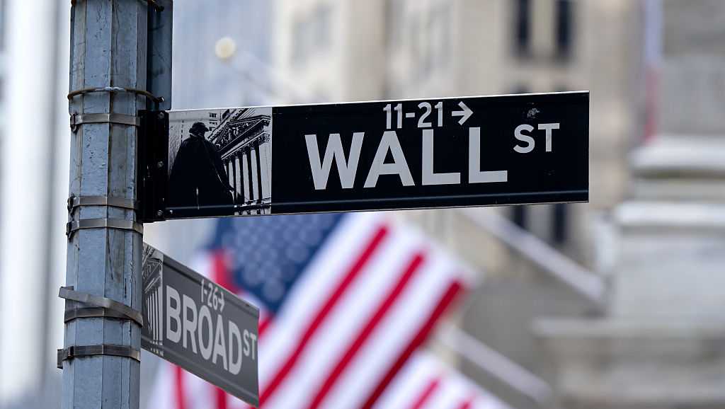 Wall Street shrugs at government shutdown while weak hiring jolts bond ...