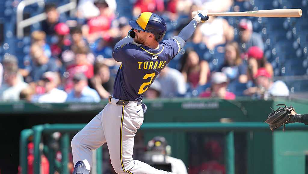 Brewers complete season sweep of Nationals