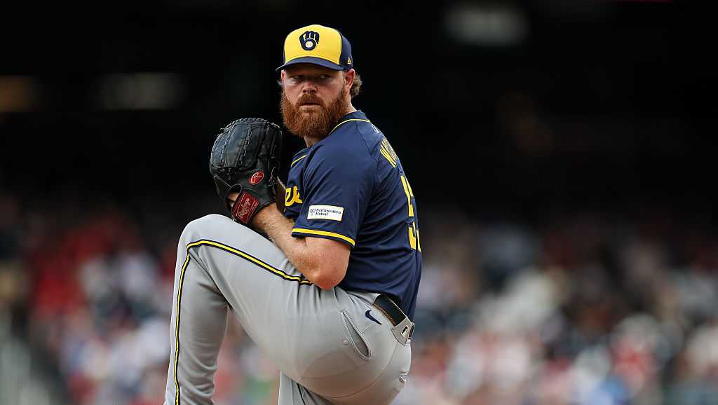 Brandon Woodruff returns to Brewers on qualifying offer for 2026