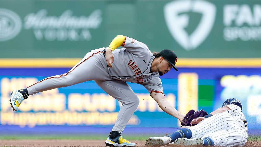 Brewers lose series to Giants in Sunday finale