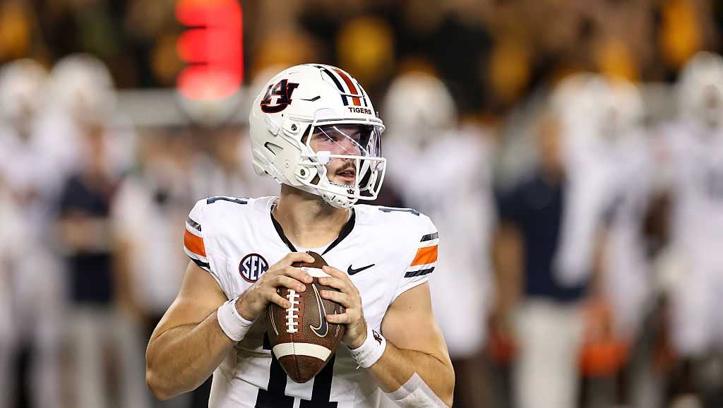 Sooners shut down former QB Jackson Arnold, snap Auburn's win streak 24-17