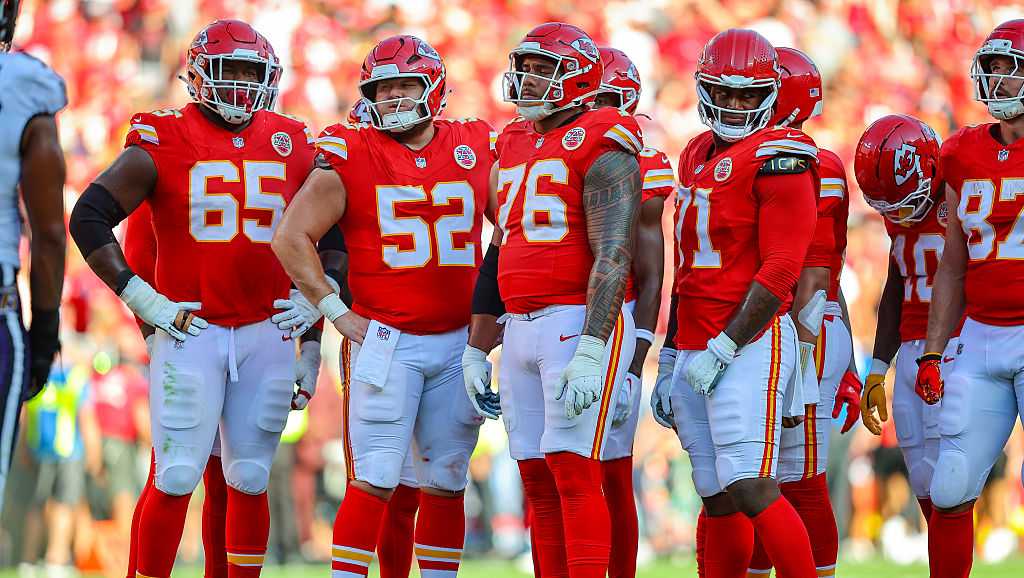 Trey Smith takes leadership role on Chiefs’ offensive line