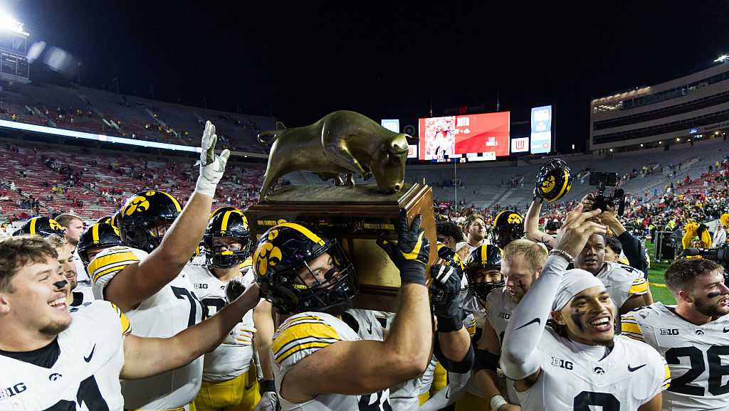 Williams, Gronowski and Moulton help Iowa run over Wisconsin 37-0 to ...