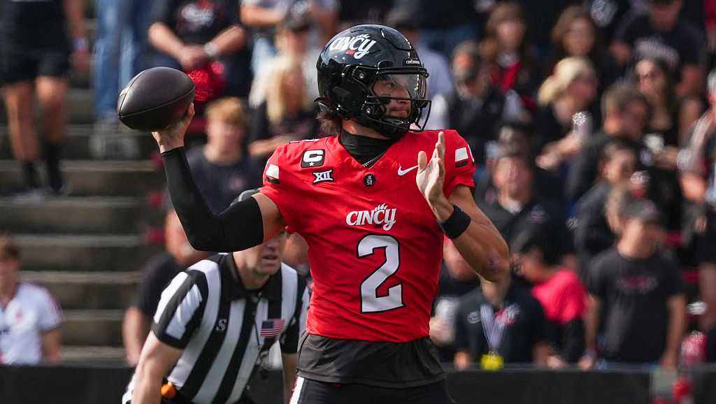 Brendan Sorsby throws 2 TD passes as Cincinnati beats UCF 20-11