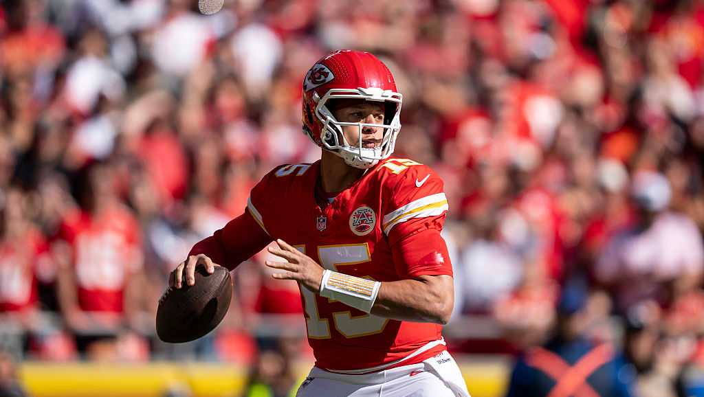 Chiefs defense suffocates Raiders in 31-0 AFC West win