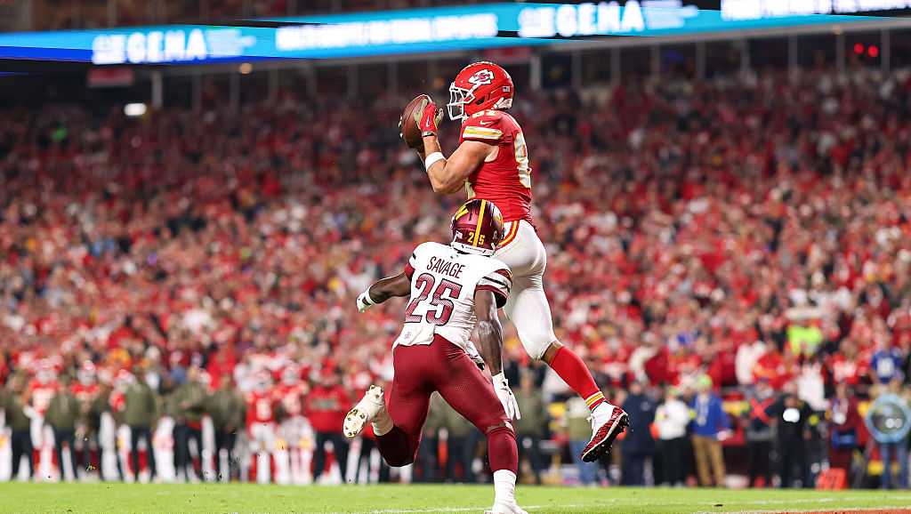 Travis Kelce called “true Chiefs Chief” as he ties record