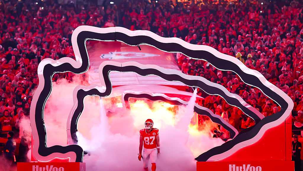Kansas City Chiefs officially welcome back Travis Kelce