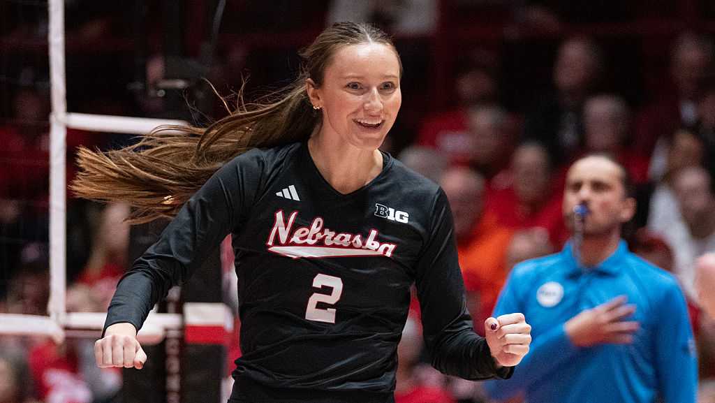 Nebraska advances to Sweet 16 after sweeping Kansas State